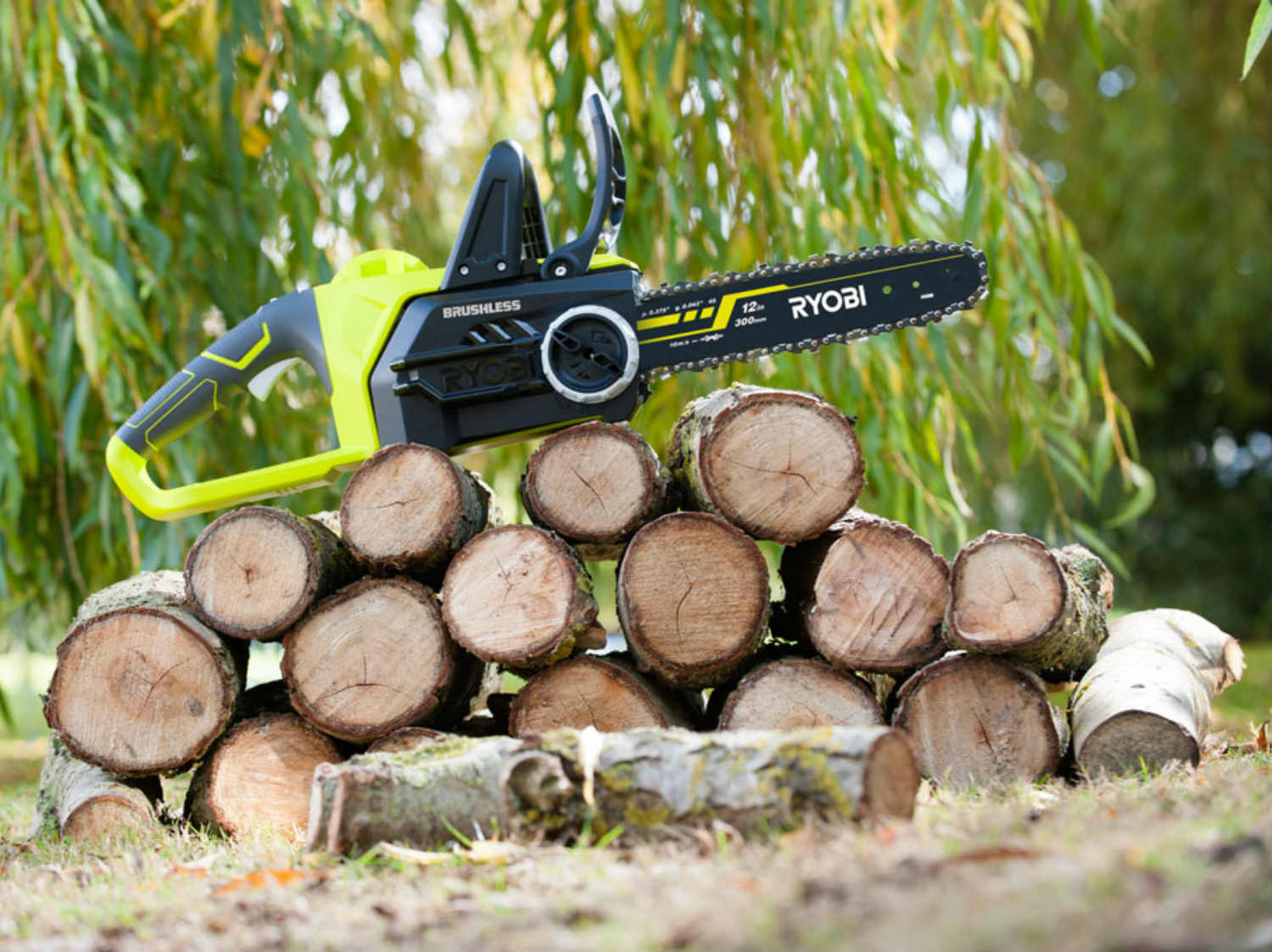 Comment choisir sa tronçonneuse avec batterie ? - Avis-tronçonneuse